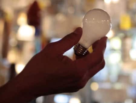 Good old incandescent light bulb set to become history in US | Science ...