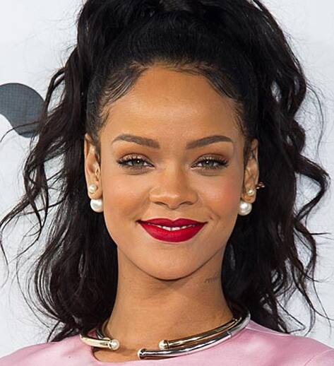 RiRi receives `Fashion Icon Award` | People News | Zee News