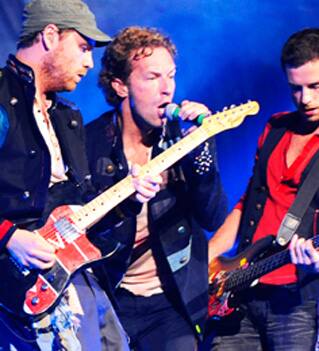 Fans join `Coldplay` in new video | Music News | Zee News