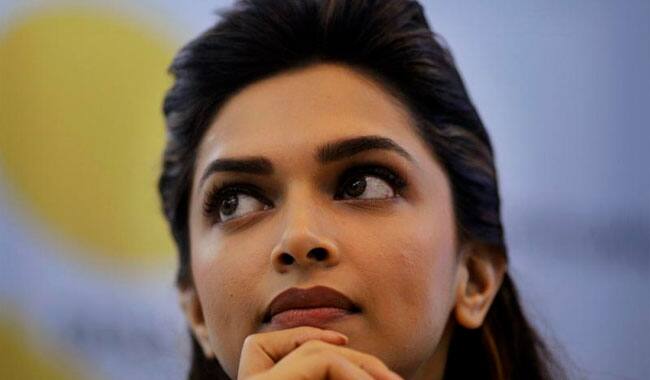 Deepika Padukone loses it again! | People News | Zee News