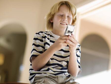 App to make sure kids answer phone call | Science News | Zee News