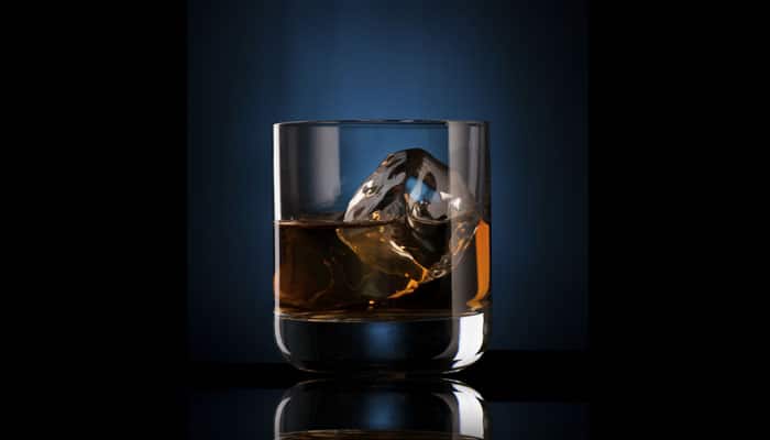 Why whisky creates gorgeous patterns at bottom of glass | Science ...