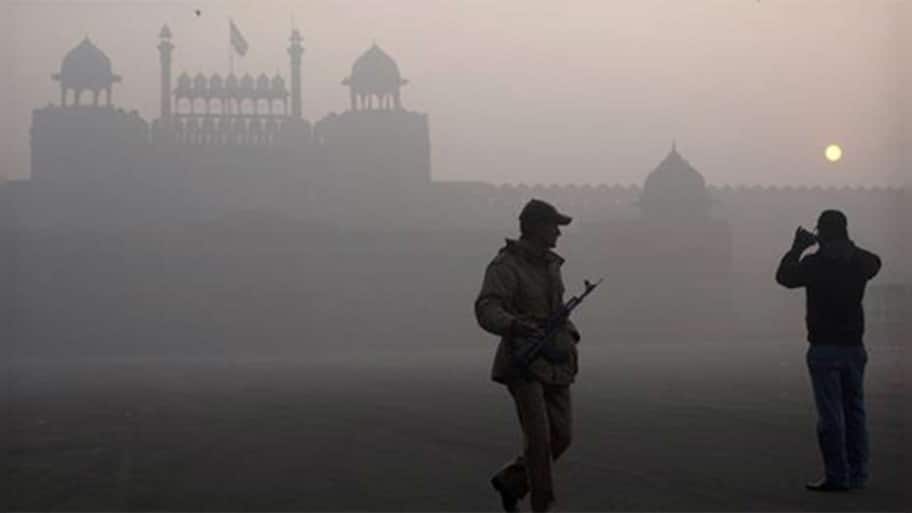 Cold wave continues unabated; over 70 trains delayed due to fog | India ...