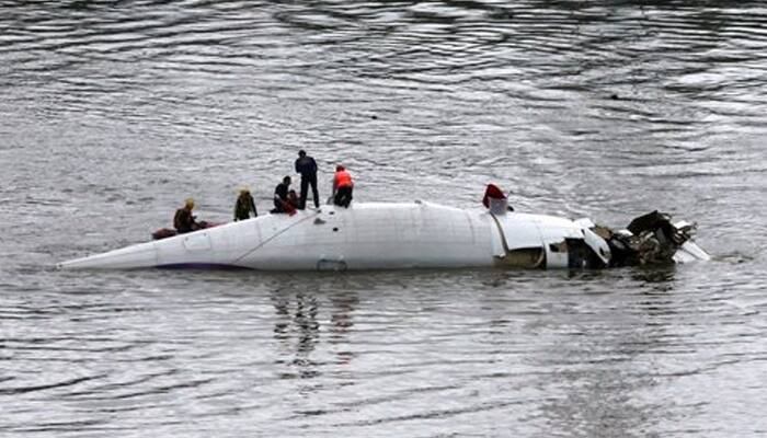 Taiwan plane crash lands into river: Death toll over 20, TransAsia CEO ...