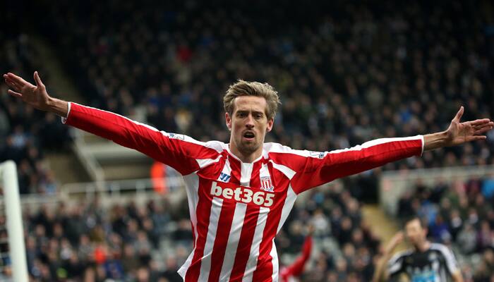 Peter Crouch`s header denies Magpies at the death | EPL 2014 News | Zee ...