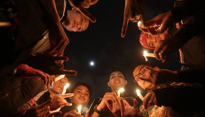 Earth Hour 2015 kicks-off; world goes ahead with ritual | Science ...