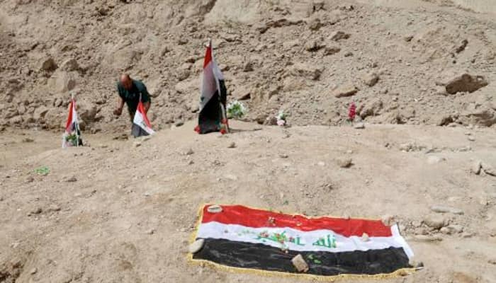 Mass grave sites in Iraq may contain 1,700 corpses, exhumation begins ...