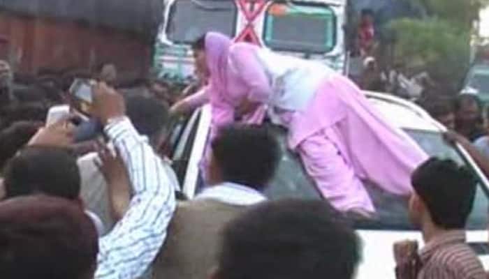 Watch: Agra woman fights back after she was winked at by SP leader’s ...