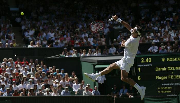 WATCH: Roger Federer mesmerizes centre court crowd with a 'tweener lob ...
