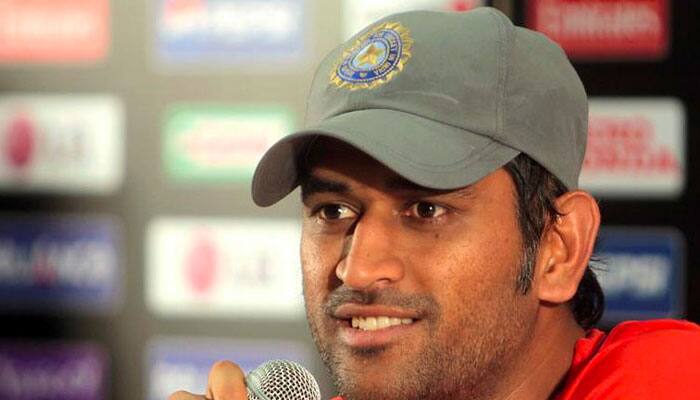 Watch: Mahendra Singh Dhoni completes first parachute jump for Indian ...