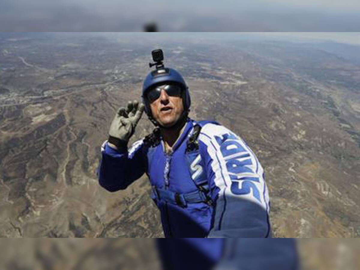 Stunning! Luke Aikins leaps from 25,000 feet, becomes first skydiver to ...