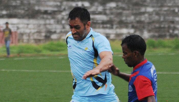 True Leader! MS Dhoni plays football, inspires team to a 6-2 victory ...