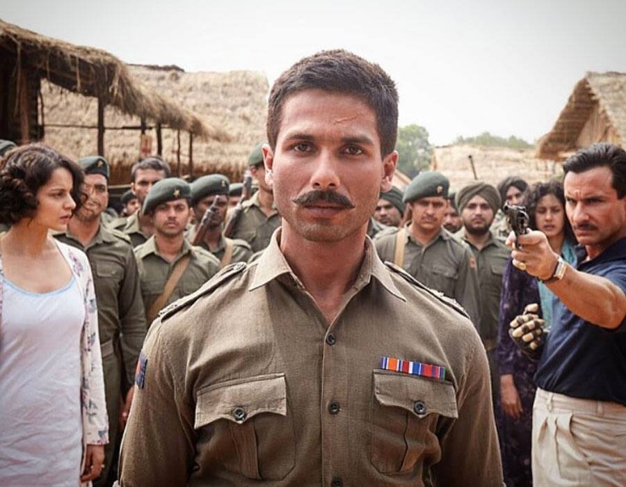 Shahid Kapoor, Kangana Ranaut and Saif Ali Khan in 'Rangoon' - Movie ...
