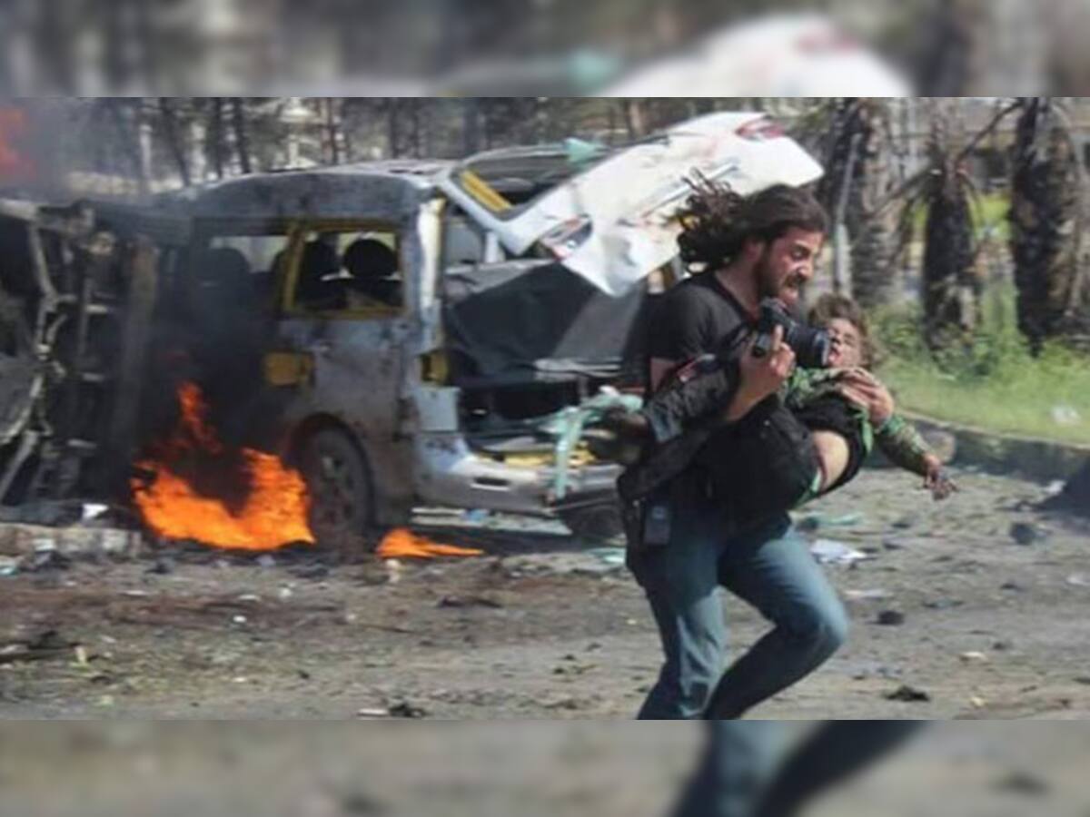 DNA: HEARTBREAKING! Syrian photographer puts down his camera to save a ...