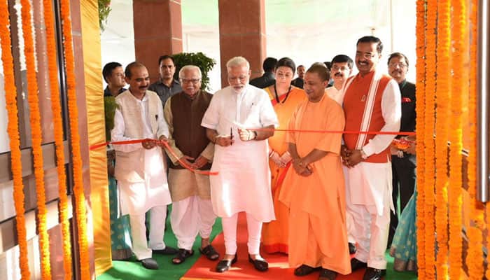 PM flags off Mahamana Express, inaugurates Rs 1000-cr projects in ...