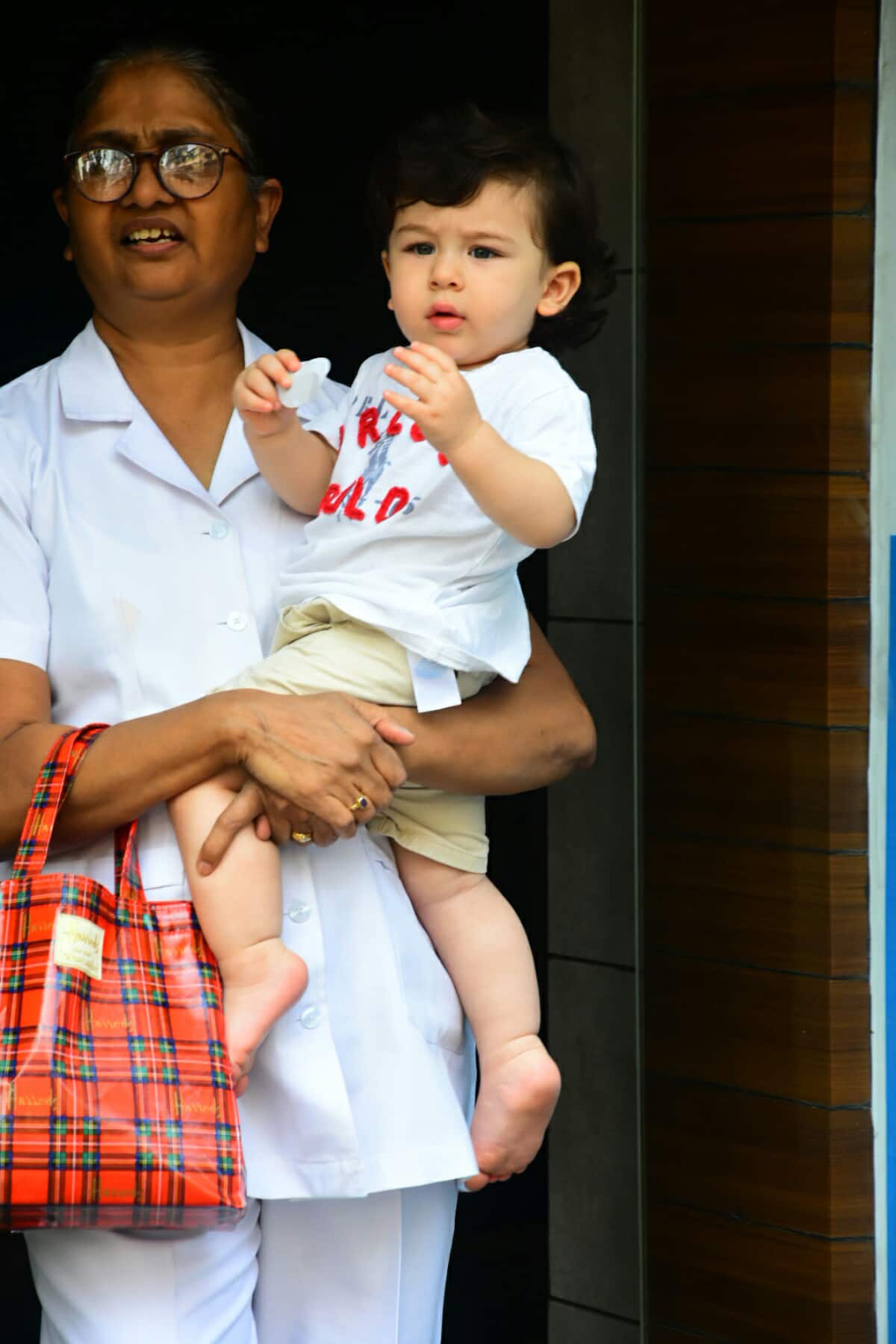 Taimur Ali Khan bids goodbye to his long tresses, sports a new hairdo ... Taimur Ali Khan bids goodbye to his long tresses, sports a new hairdo ...