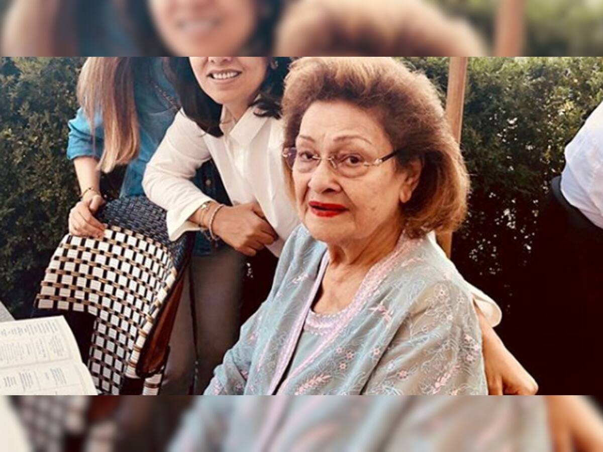 Krishna Raj Kapoor's last rites performed, Bollywood celebs mourn her ...