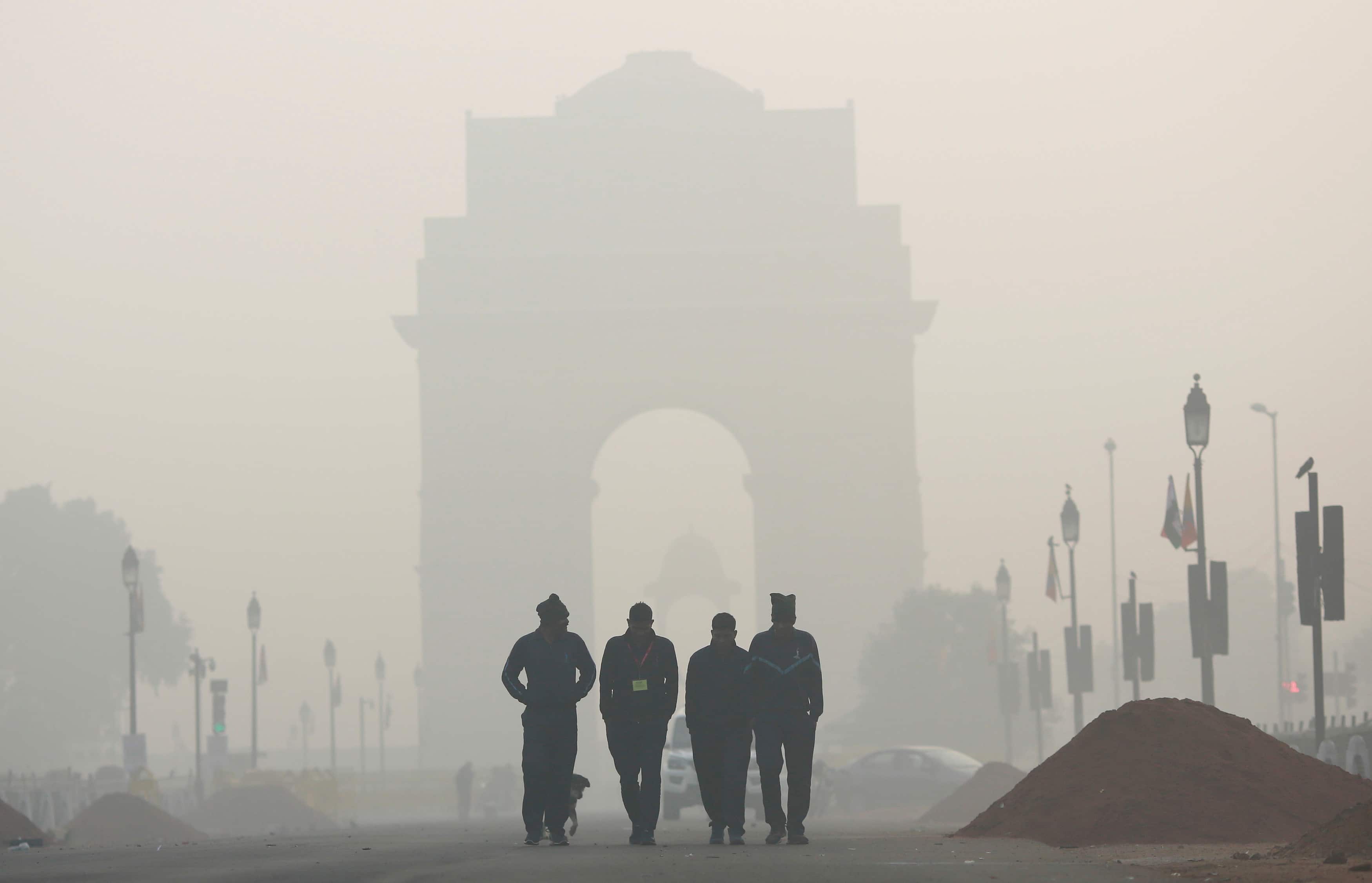 Cold New Year morning in Delhi; air quality 'severe' | India News | Zee ...
