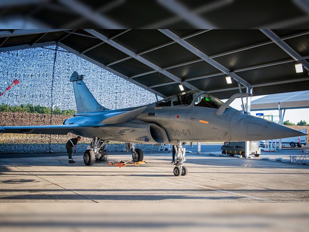 Rafale fighter vs JF-17 jet: Check out the features of the two aircraft