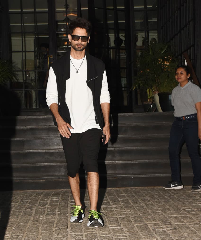 Photo Gallery: Shahid Kapoor aces the casual look | News | Zee News