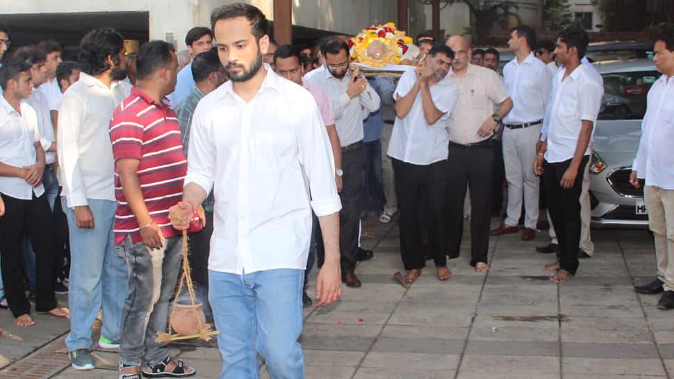 Photo Gallery: B-Town stars pay their last respects to veteran producer ...