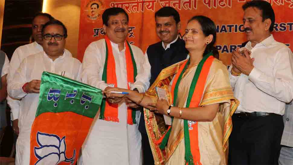 Photo Gallery: Congress leader Pravin Chheda, NCP leader Bharati Pawar ...