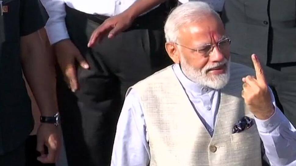 Photo Gallery: Politicians show inked finger, victory sign after voting ...