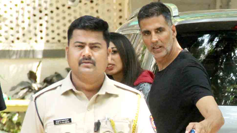 Photo Gallery: Akshay Kumar steps out for shoot in new look | News ...