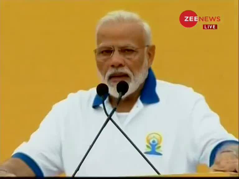 PM Modi addresses the gathering at the Prabhat Tara ground | Zee News
