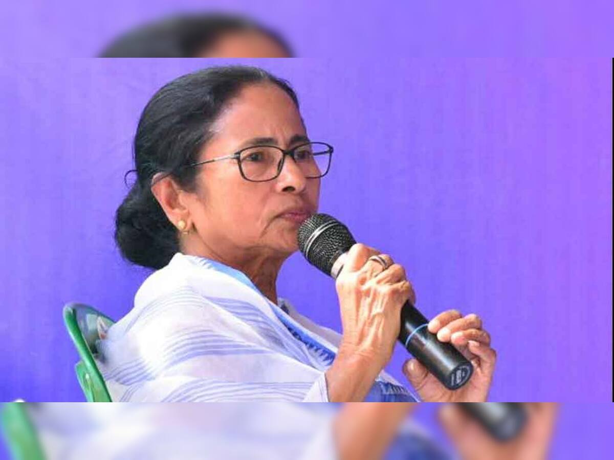 Mamata Banerjee visits residence of Nobel prize winner Abhijit Banerjee ...