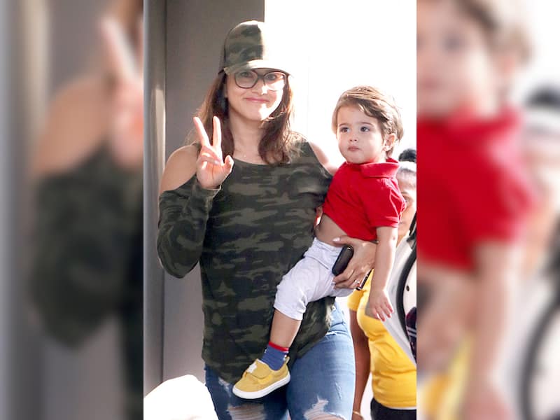 Photo Gallery: Sunny Leone enjoys her day out with kids in Juhu | News ...