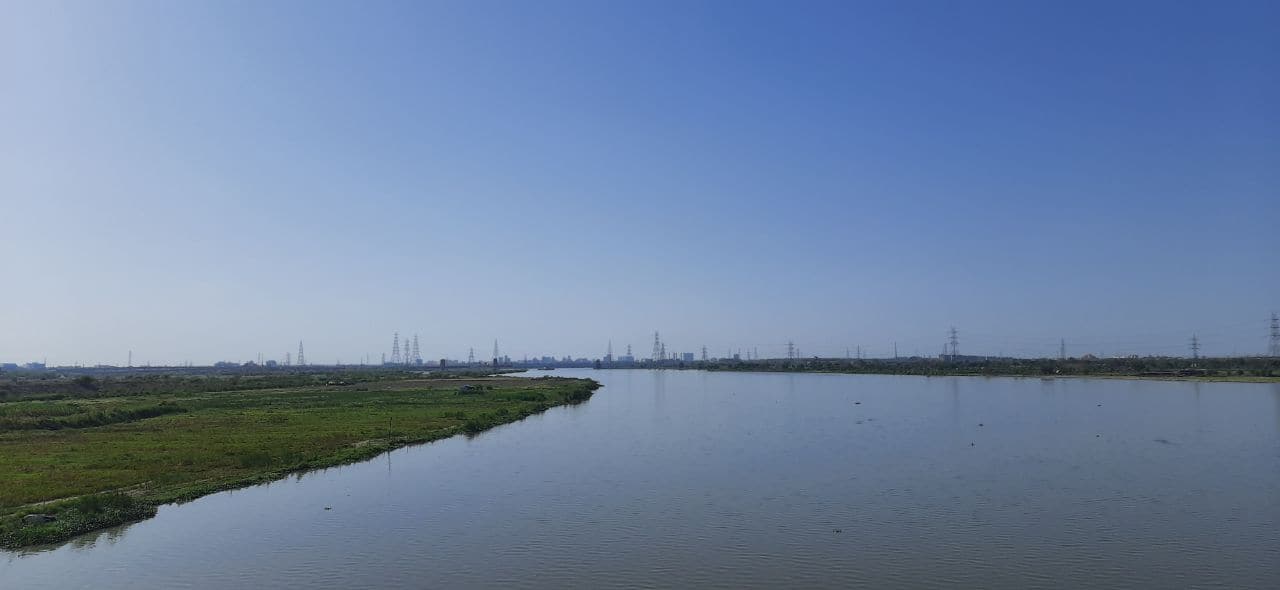 Lockdown benefits - clear skies, clean Yamuna in Delhi | News | Zee News