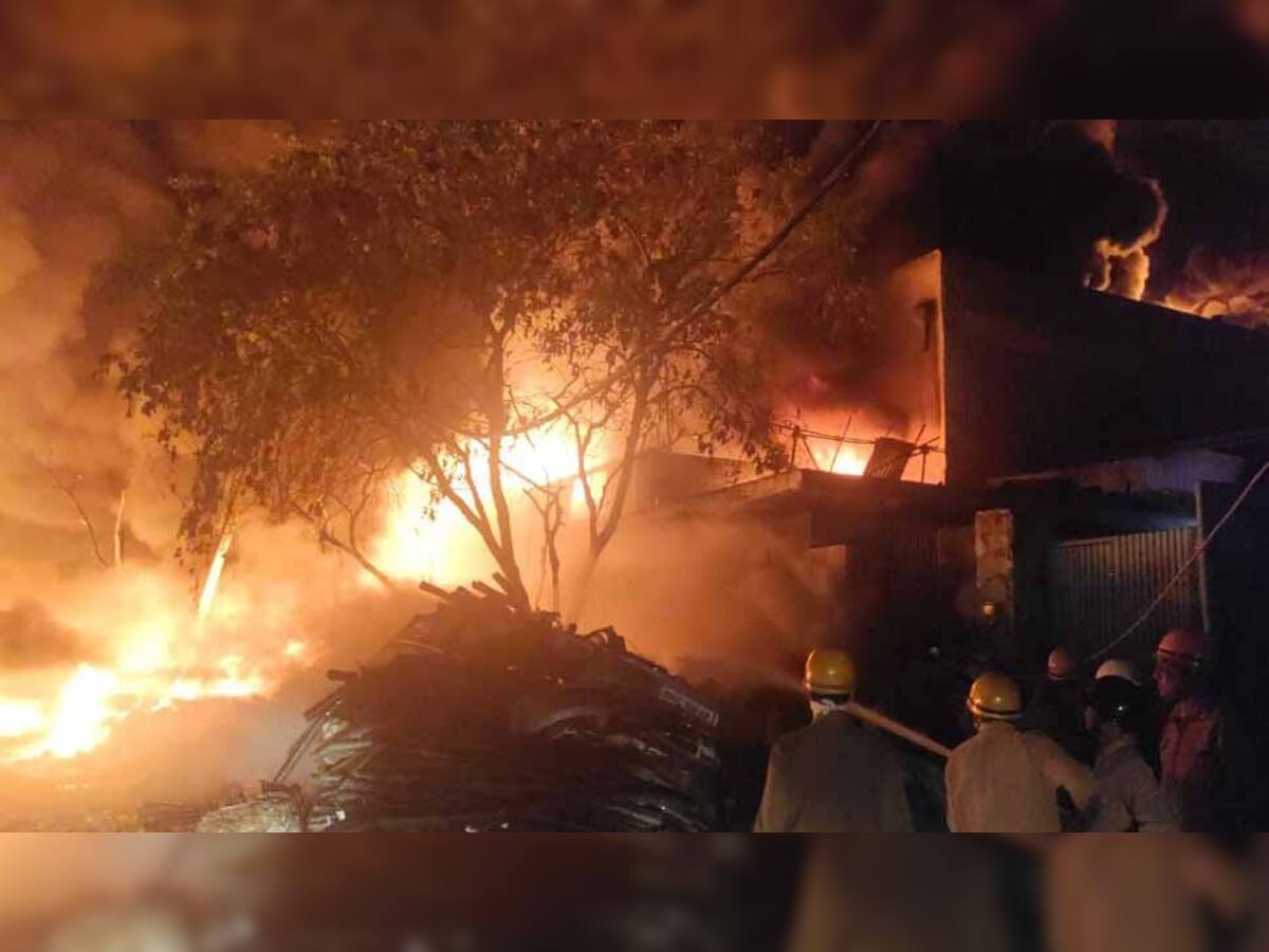 Fire at Tikri-Kalan market near Delhi, 36 fire tenders at spot