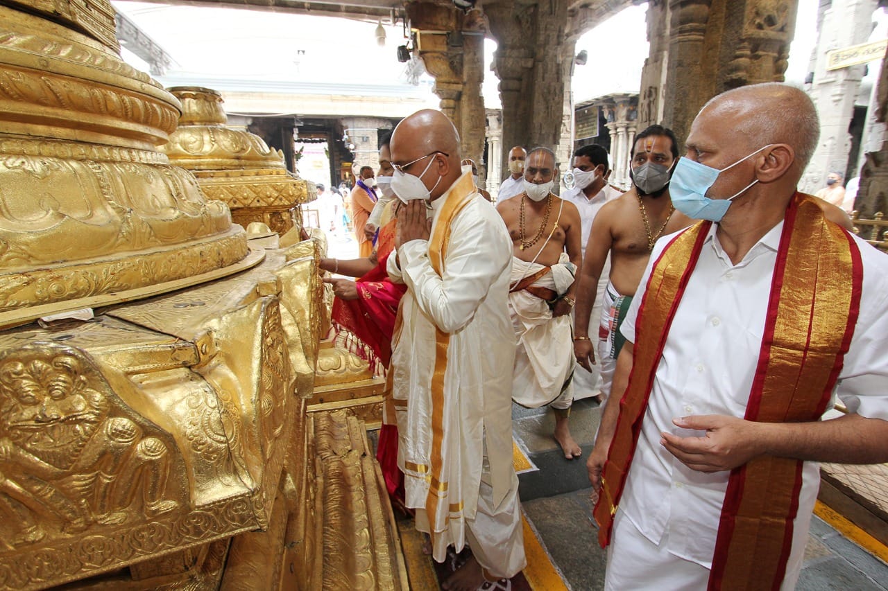 Tirumala Tirupati Devasthanam gets new EO; Golden 'Sathari' donated to ...
