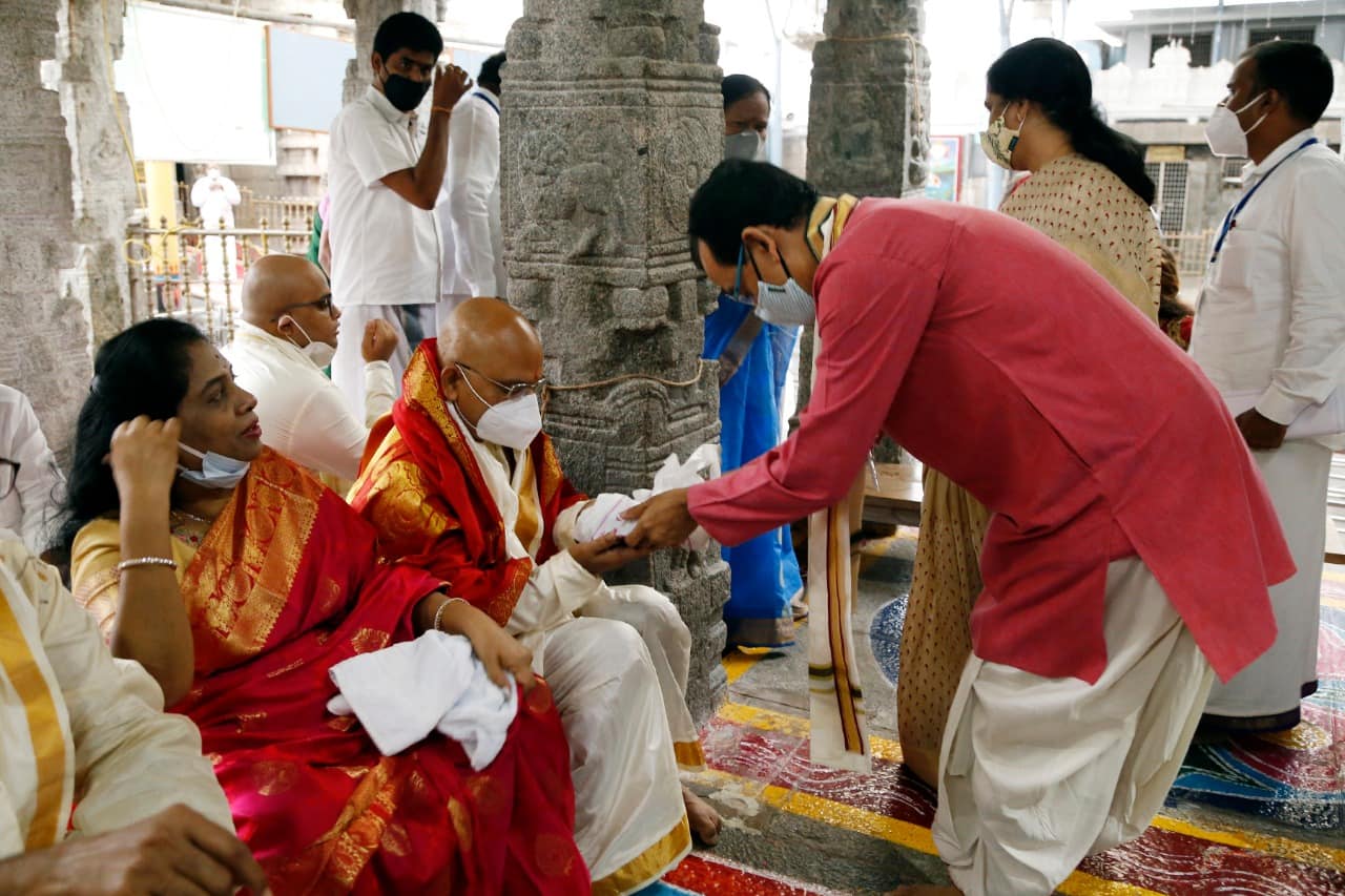 Tirumala Tirupati Devasthanam gets new EO; Golden 'Sathari' donated to ...
