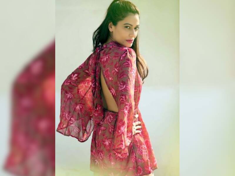 Scroll through the glamorous avatar of Payal Rohatgi! | News | Zee News