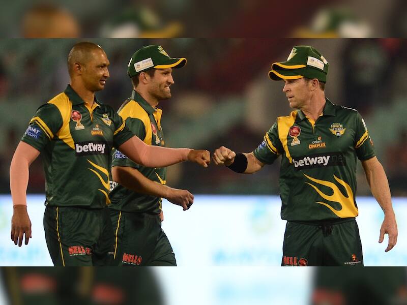 In Pics: South African Legends boss over Kevin Pietersen's England ...