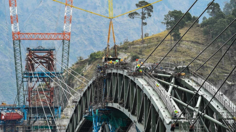Indian Railways completes World's Highest Railway Bridge, arch closure ...