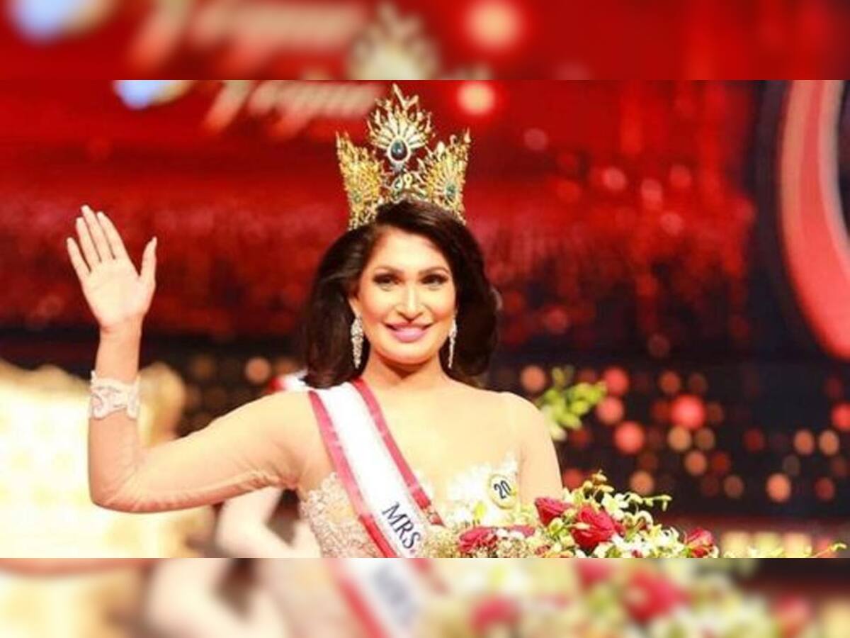 Mrs Sri Lanka 2019 strips off Pushpika De Silva from her winning crown on stage, video goes ...