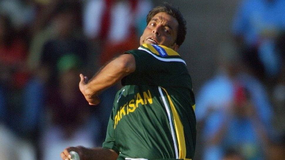 Pakistan legend Shoaib Akhtar bowls at Islamabad club, fans get ...