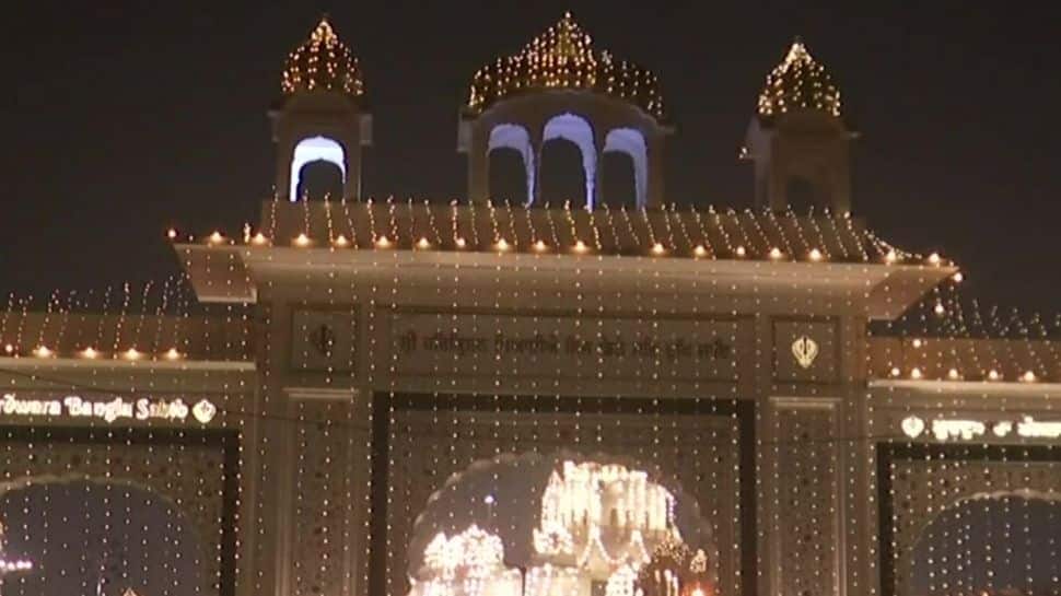 Earthen lamps, lights, flowers: Monuments across India deck up for ...