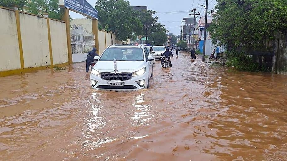 IMD issues flash flood warnings for Tamil Nadu, Andhra Pradesh ...