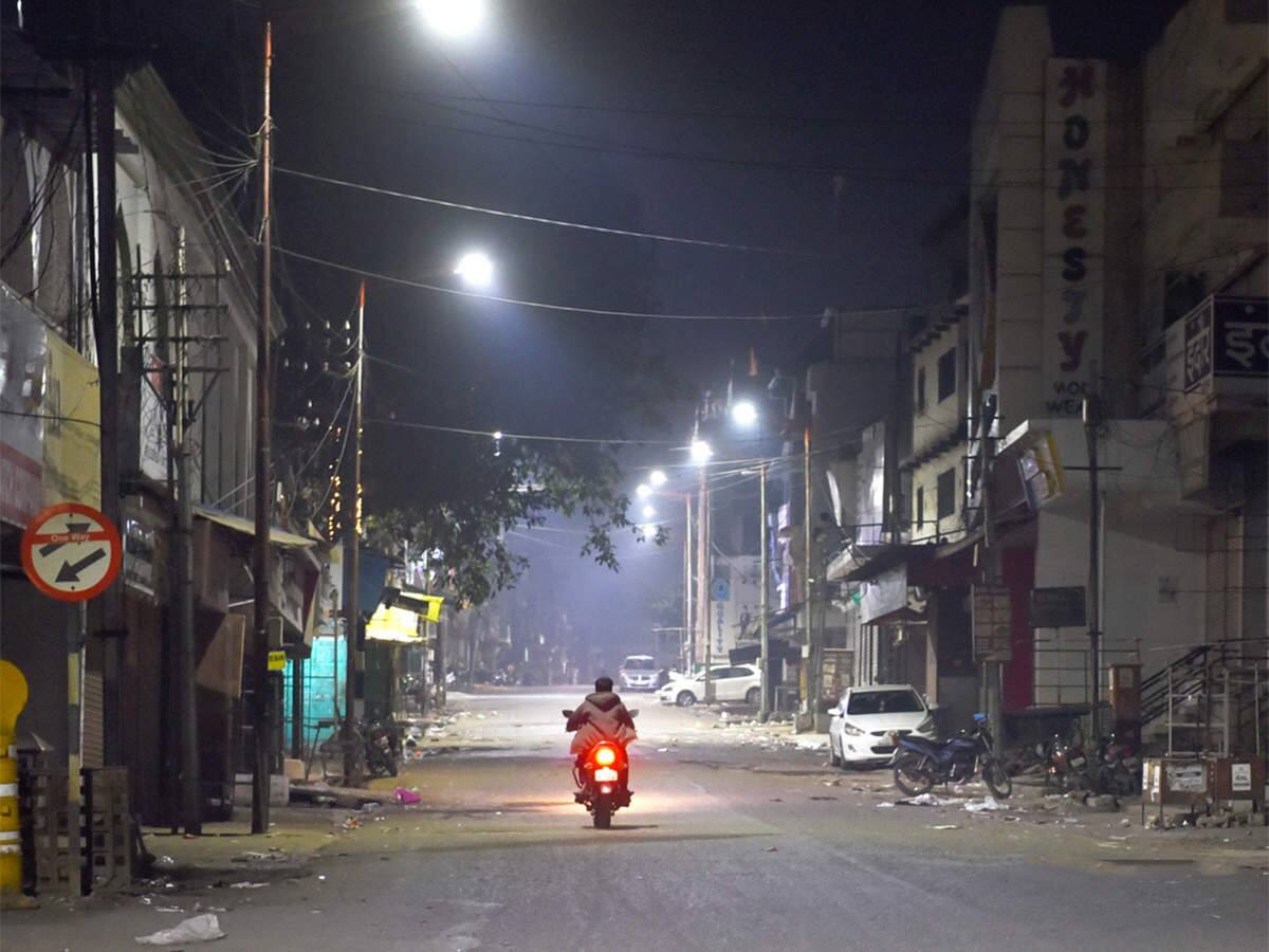 Night Curfew implemented in UP from December 25 | Zee News