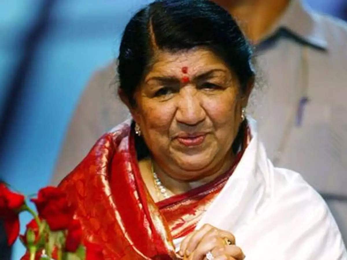 Bollywood Breaking: India is praying for Lata Didi's health | Zee News
