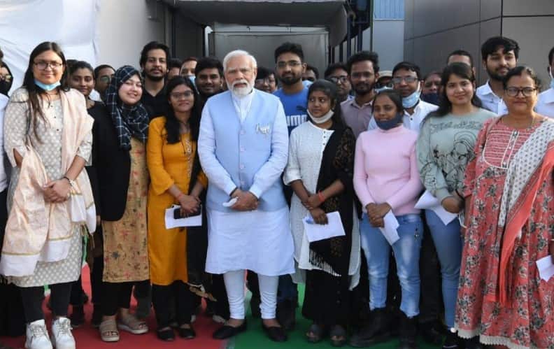 PM Narendra Modi meets Ukraine-returned students in Varanasi | India ...