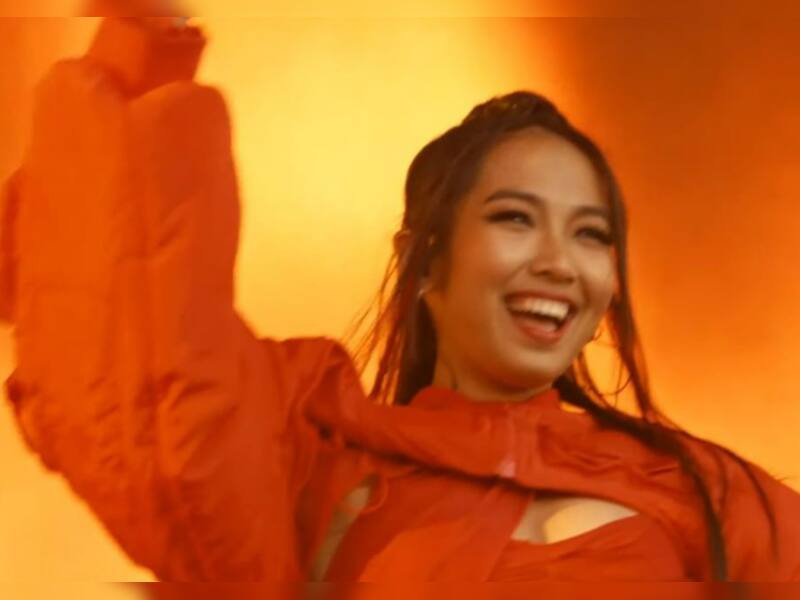 Viral: Thai rapper Milli eats Mango sticky rice on stage at Coachella ...