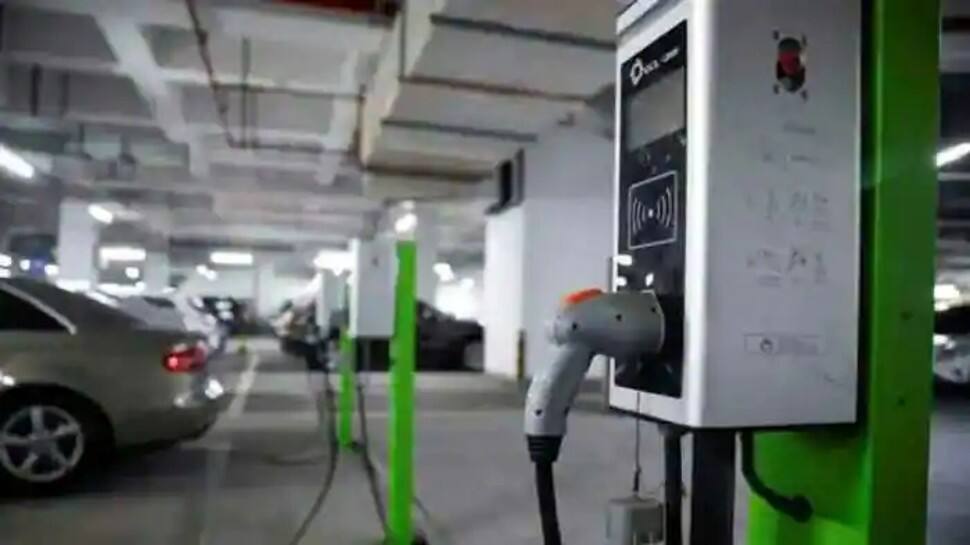 ATUM charge installs India’s first solar-powered EV charging station in Mumbai | Electric ...