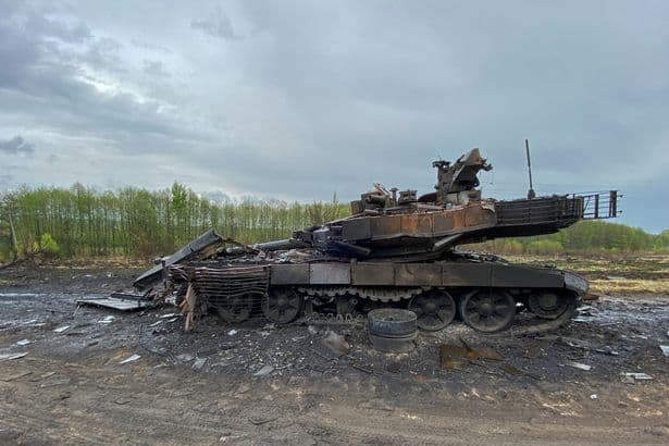 Ukraine released video of the destruction of the T-90M tank | Zee News