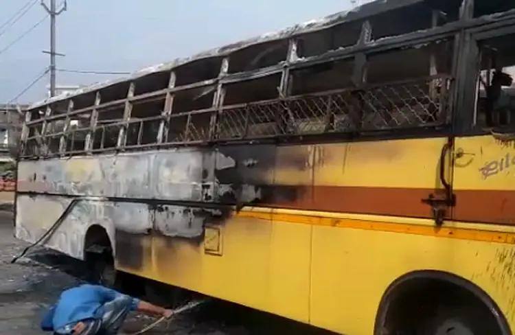 Fire breaks out in moving bus in Jammu and Kashmir's Katra, 4 killed ...