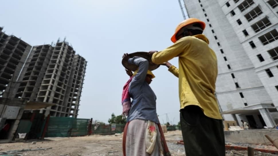 Heatwave: How Delhi and Noida labourers working under sun in 50 degree ...
